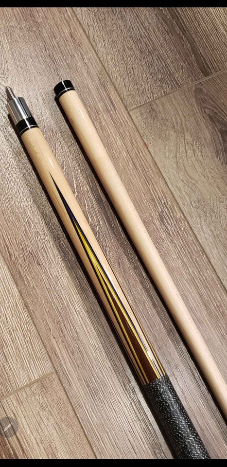 Any Idea who could have made this Cue. Nice looking but unkown maker ...