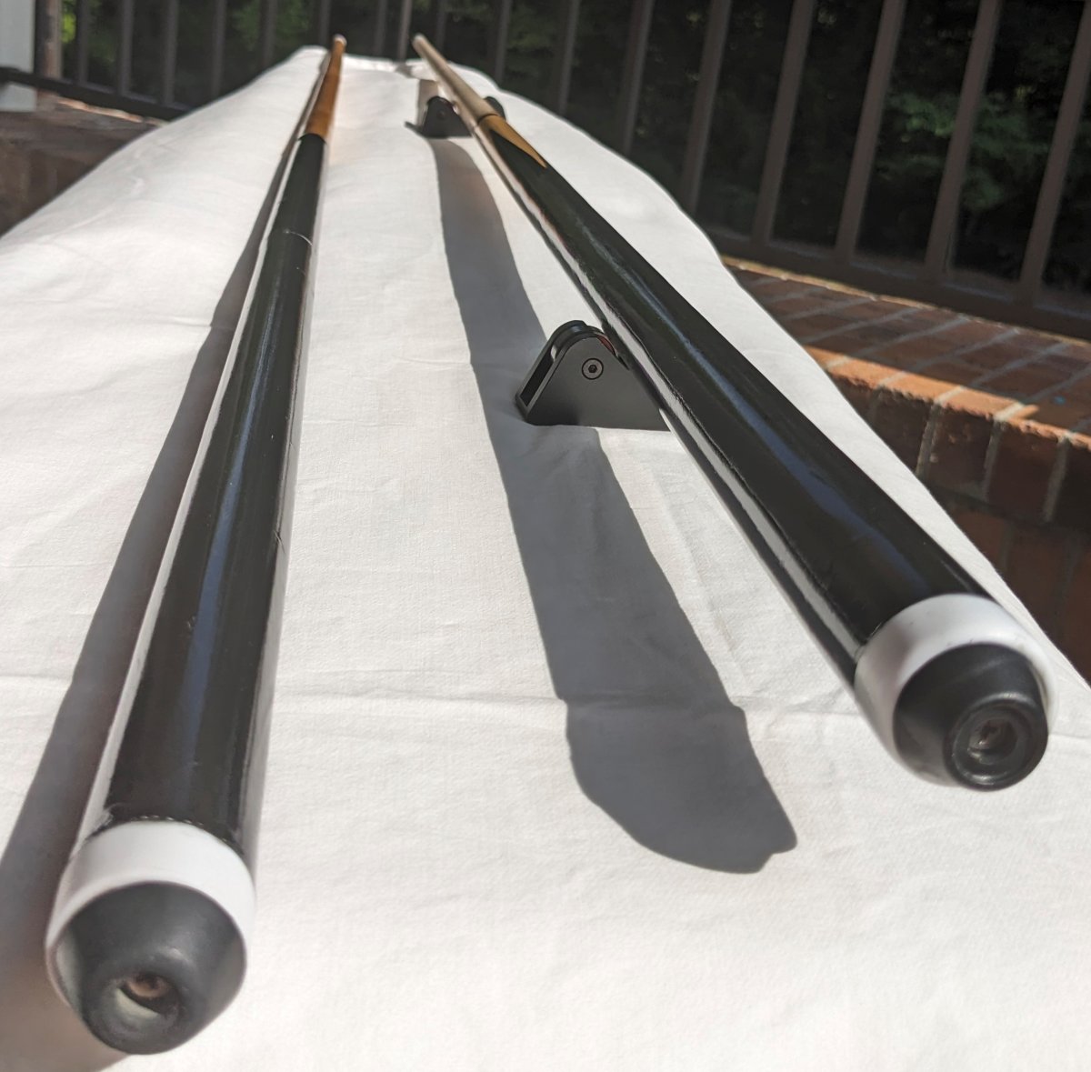 💥2 pool cues, 2 cases, glove, 3 chalks, 4 tip/butt protectors, 5 cue ...