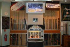 2 - pool cue display cases | AzBilliards Forums